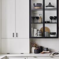 China Customized White Matte Kitchen Cabinets with Spice Basket and Quartz Stone Countertop for sale