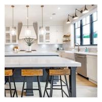 China Modern Style Shaker Solid Wood Cabinets with White Lacquer Finish and Glass Top Design for sale