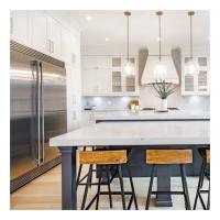 China Modern Style Shaker Solid Wood Cabinets with White Lacquer Finish and Glass Top Design for sale