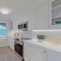 China Customized Melamine Finish Kitchen Cabinet Furniture in White Style for Modern Design for sale