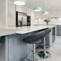 China Veneer Finished Top and Lacquer Finished Bottom Kitchen Cabinet in Glossy Gray Polymer for sale