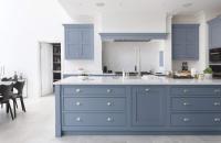 China Modern Easy Clean Shaker Kitchen Cabinet Made of Plywood Carcase and MDF Door Material for sale