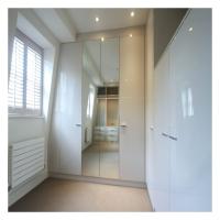 China Bedroom Furniture Customized Modern Minimalist Glossy Lacquer Wooden Walk in Closet for sale