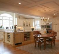 China Upgrade Your Kitchen with YALIG Apartment's Luxury Italian Style Cabinets and Island for sale