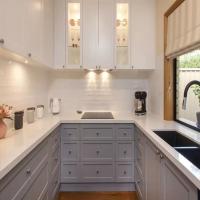China Custom Shaker Door Modular Kitchen Cabinets Modern Furniture Design with Veneer Finish for sale
