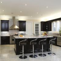 China American Shaker Kitchen Cabinet Set Featuring MDF Carcass and Quartz Stone Countertop for sale