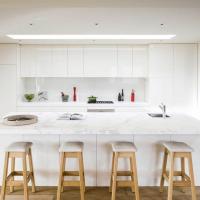 China Flat Edge Countertop and Veneer Finish for Large White Kitchen Island in European Style for sale