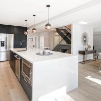 China Flat Edge Countertop and Veneer Finish for Large White Kitchen Island in European Style for sale