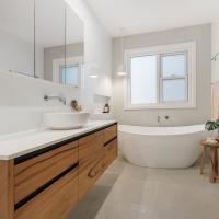 China Small Rectangle Wall Hanging Bathroom Vanity Sink with Bath Tub and Mirror Included for sale