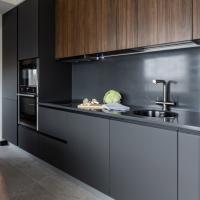 China Modern Design Melamine Kitchen Cabinet Set with Veneer Top and Lacquer Bottom Finish for sale