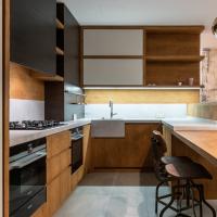 China Wooden Modular Household Kitchen with Plywood Carcass Material and Faucet Accessories for sale