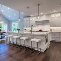 China European Island Design White Shaker Kitchen Cabinets with Quartz Stone Countertop and Sink for sale