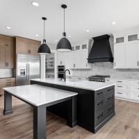 China European Island Design White Shaker Kitchen Cabinets with Quartz Stone Countertop and Sink for sale