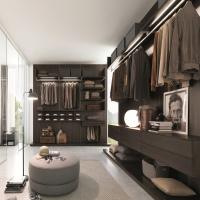China Villa Wooden Walk-in Wardrobe with Moisture Resistance and Customizable Design for sale