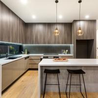 China Customizable YALIG Luxury American Country Storage Kitchen Cabinets with Table for sale