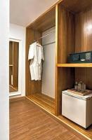 China Modern Style High End Walk-in Wardrobes Made of MR HDF Board for Customized Bedrooms for sale