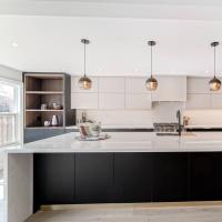 China E1 Particleboard Italian Kitchen Cabinet Set with Modern Design and Ebony Marble Tops for sale