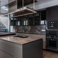 China Particleboard Door Material YALIG Painted Hpl Qatar Smart Fitted Kitchen Cabinet Modern for sale