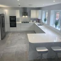 China Modern YALIG Sliding Doors Kitchen Cabinet for Villa Kitchen Renovation Projects for sale