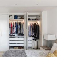 China Modern Style Wooden Bedroom Closet Wardrobes with High End and Moisture Resistance for sale