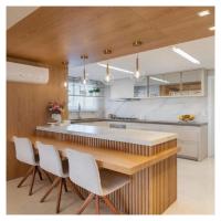 China Artificial Quartz Countertop Modern Style Solid Wood Kitchen Cabinets for Apartments for sale