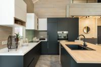 China Villa/Apartment American Oak Hardwood Custom Kitchen Cabinet with Doors and HDF Doors for sale