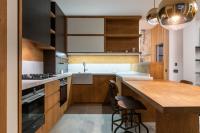 China Villa/Apartment American Oak Hardwood Custom Kitchen Cabinet with Doors and HDF Doors for sale