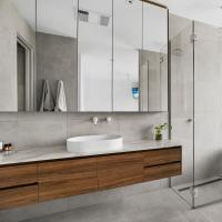 China Solid Wood Door YALIG Modular Wood Veneer Single Sink Bathroom Vanity in Modern Design for sale