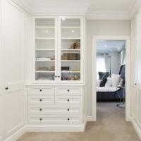 China YALIG Customized Walk in Closet Cabinet Design for Home Villa Hotel Apartment Laundry for sale