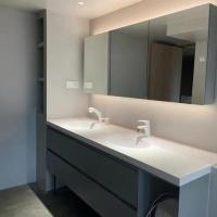 China Handle-Free Design Vanity Combo YALIG Custom Bathroom Wash Basin with Floating Cabinet for sale