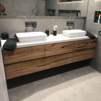 China YALIG 's Genuine Imported Oak Bathroom Cabinet Modern Design Style and 38-46 in Width for sale