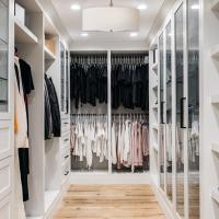 China Moisture Resistant Wooden Bedroom Wardrobe with Customizable Design and 2D/3D Options for sale