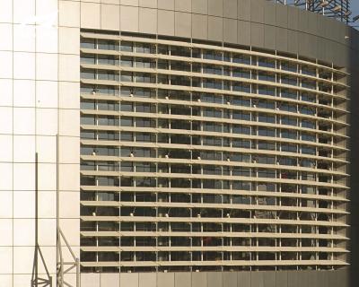China Adjustable Sun Shade Louver Systems Blade Width 450/500/600mm Thickness 1.0~3.0mm for sale