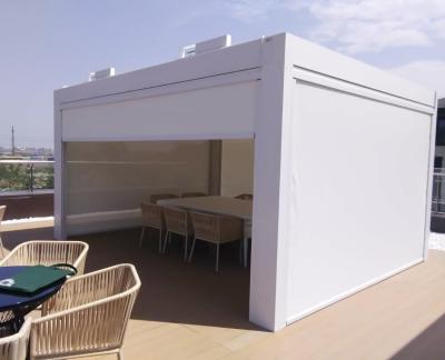 China Fiberglass PVC Outdoor Roller Blinds Remote Control White Black Zipper Track for sale