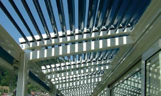 China Sun Room Retractable Louvre Roof Customized Color Waterproof Air Ventilation for sale
