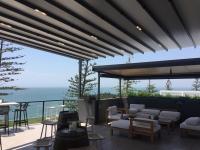 China Bioclimatic Retractable Roof Pergola Rain Protection 13.5M Width for sale