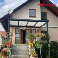 China Wall Mounted Or Freestanding Retractable Roof Pergola With Anodic Oxidation And PVC Sail Finishing for sale
