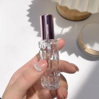 China Custom Cosmetic Empty Perfume Refillable Bottle 10ml 15ml Square Clear Glass Spray Pump for sale