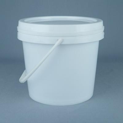 China 2 Gallon Round Plastic Bucket With Lid And Handle for sale
