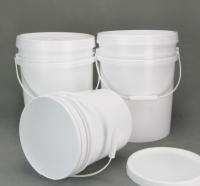 China 5 Gallon Plastic Buckets 20L Food Grade with Snap On Lids and Handles for sale