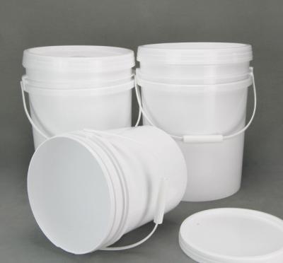 China 5 Gallon Plastic Buckets 20L Food Grade with Snap On Lids and Handles for sale