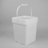 China 2KG Plastic Paint Bucket with Pouring Spout and Leakproof Design for sale