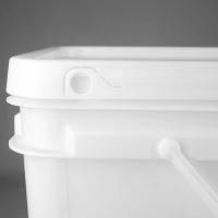 China 1.2 Kg Square Plastic Pail 18L Food Grade Paint Bucket with Lid White for sale