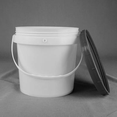 China 5L Food Grade Plastic Bucket with Screw Lid - 18.6cm Diameter Leak-Proof Pail for Food Storage for sale