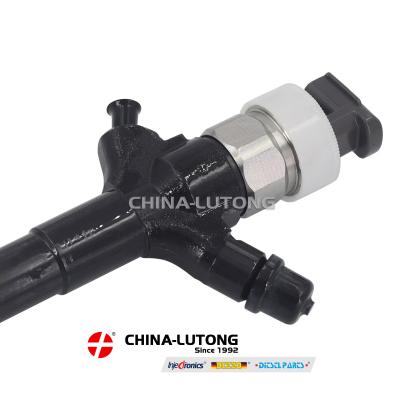 China high quality injector for Denso Injector 095000-5600 for Mitsubishi 4d56 Triton L200 1465A041 1465A257 Excavator Engine Parts Injector for sale