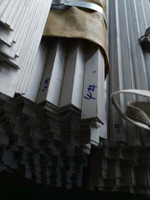 China Hot Rolled 304 Stainless Steel Angle Bar 30*30*3mm SS Angle Bar for High Temperature Resistance for sale