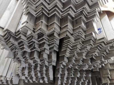 China Hot Rolled Stainless Steel Angle Bar in SUS304 SUS316L 310S with Sizes 30*30-100*100 for sale