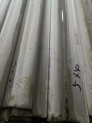 China Hot Rolled Stainless Steel Angle Bar SS304 316L 310S Unequal Angle Steel Bar for Structural Applications for sale