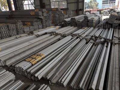 China Hot Rolled Stainless Steel Angle Bar SS304 with Bright Surface 30*30-100*100 for sale