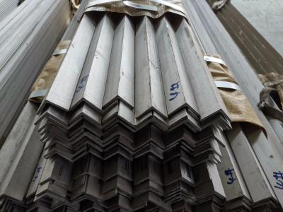 China 304 316L 310S 2205 904L Stainless Steel Angle Bar Hot Rolled in 30*30-100*100 Sizes for sale